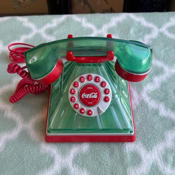Coca Cola | Cell Phones & Accessories | 205 Vintage Coca Cola Green And ...